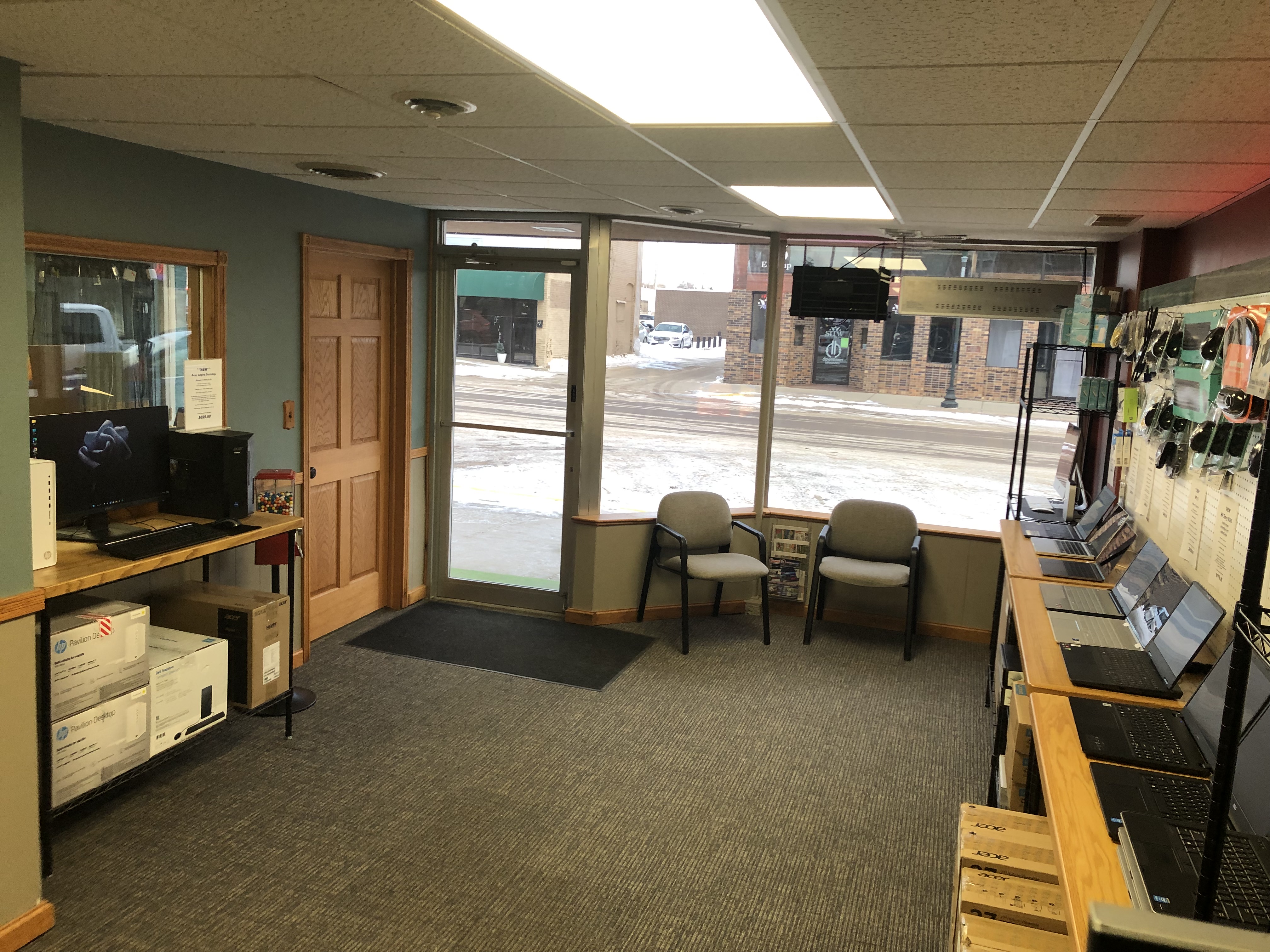 Computer Dan's (605) 886-4077